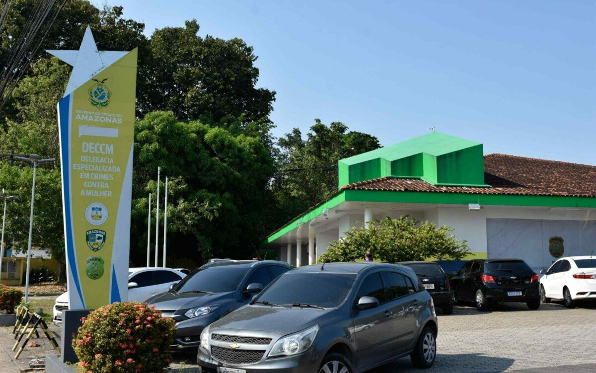 Mulher apanha do marido, é expulsa de casa e volta acompanhada da ... Mulher apanha do marido, é expulsa de casa e volta acompanhada da ...