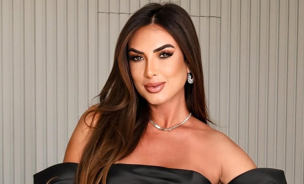 Nicole Bahls arrasa em ensaio de Carnaval com tapa-sexo e adesivos nos seios - Manaustime